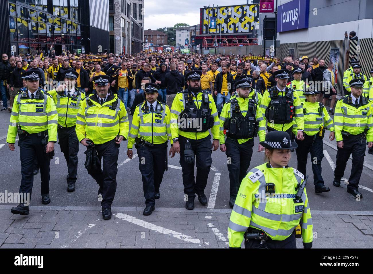 London, UK. 1st June, 2024. Metropolitan police officers accompany ...