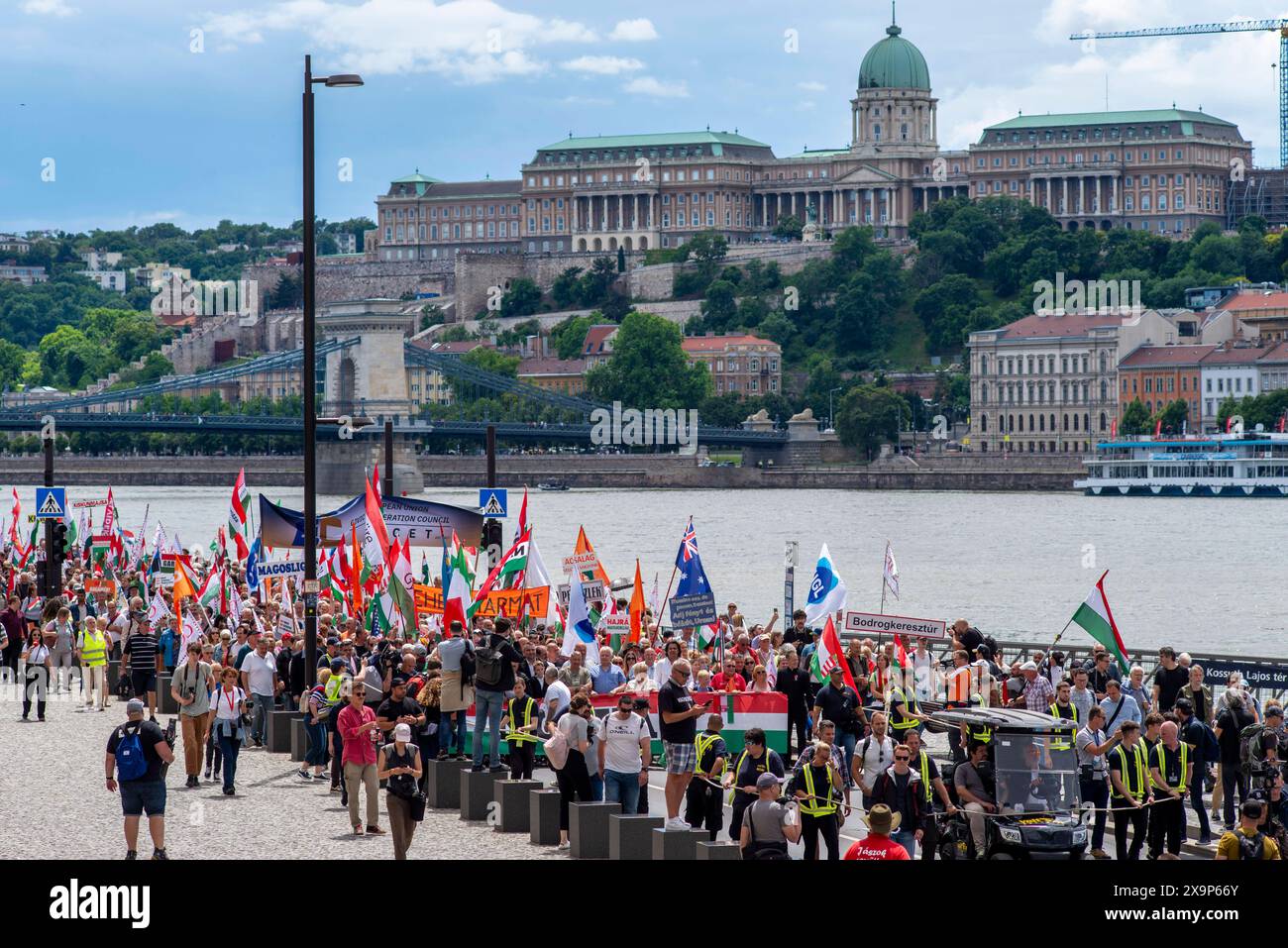 EP election campaign/ Fidesz, Budapest, Hungary UNGARN, 01.06.2024, Budapest V. Bezirk. Als Teil ...