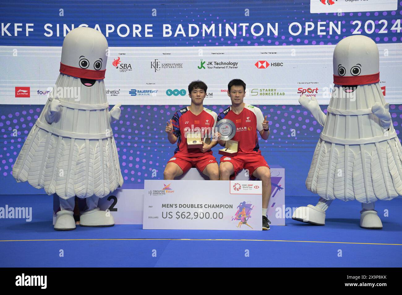 Singapore. 2nd June, 2024. Champions He Jiting (L)/Ren Xiangyu pose for ...