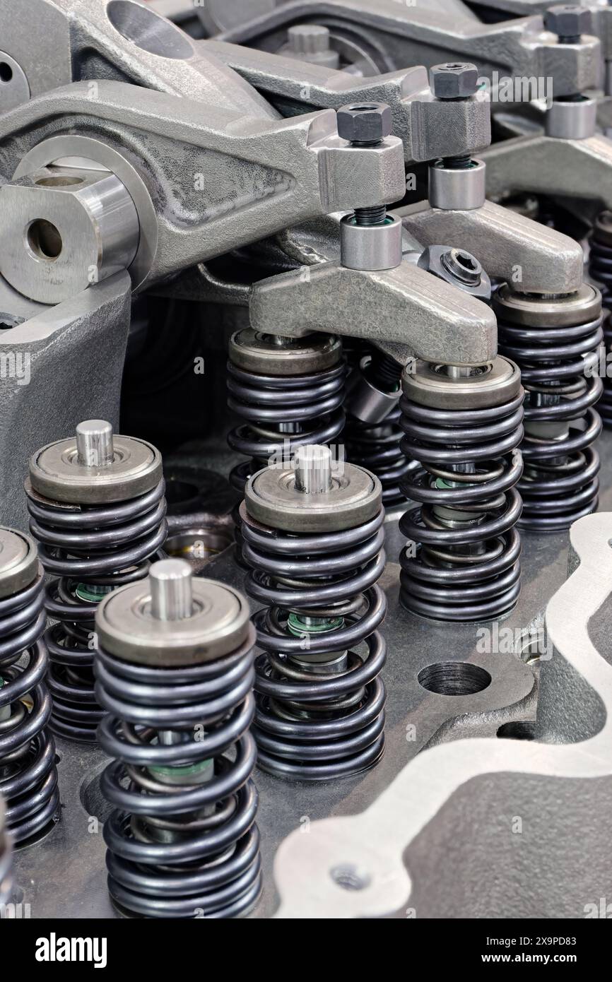 Cylinder head of an internal combustion engine with the cover removed ...