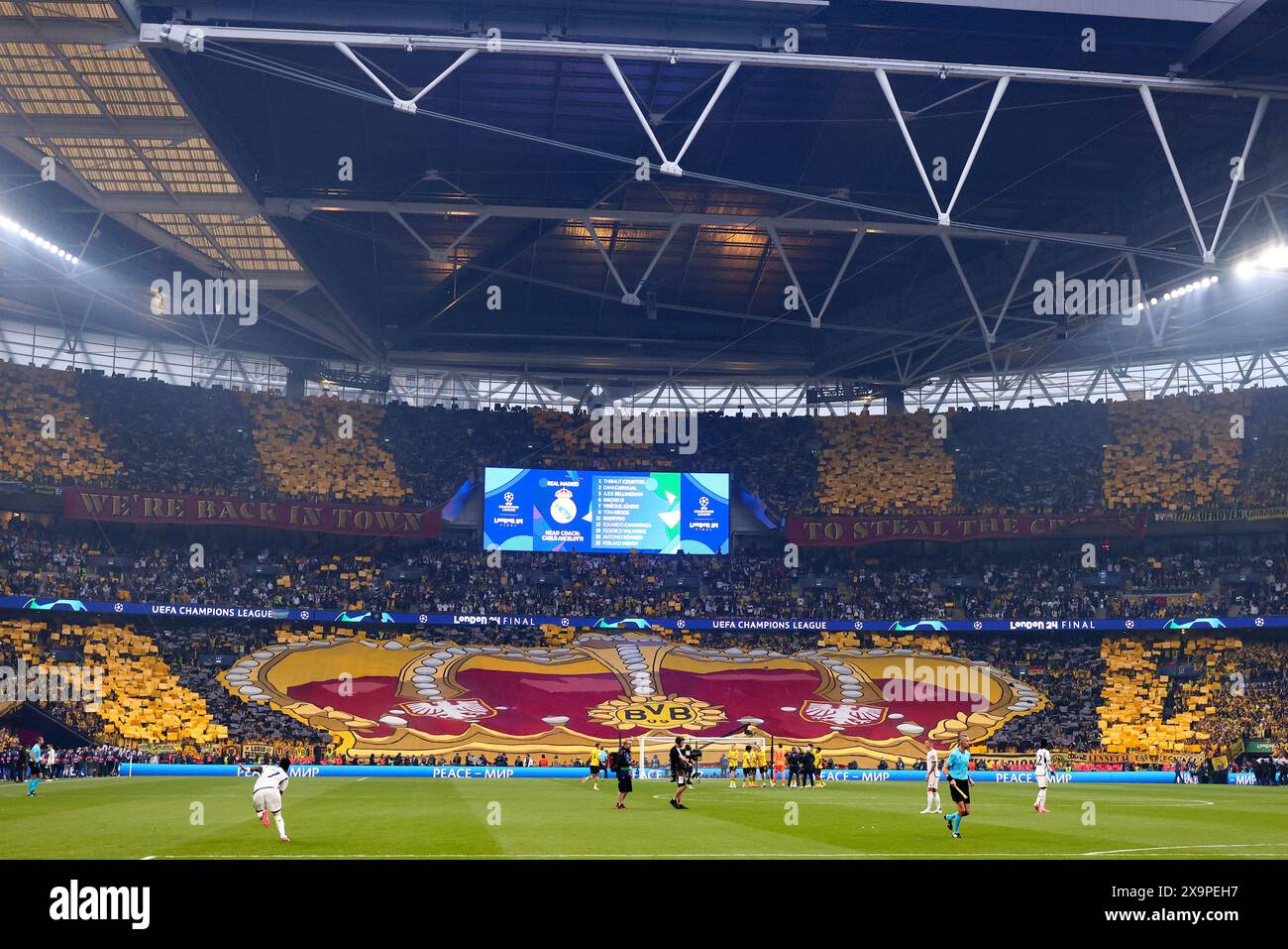 Borussia tifo display hi-res stock photography and images - Alamy