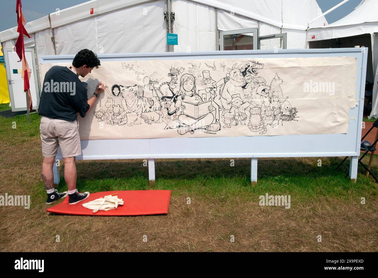 Artist Liam Saunders illustrating drawing characters from books for ...