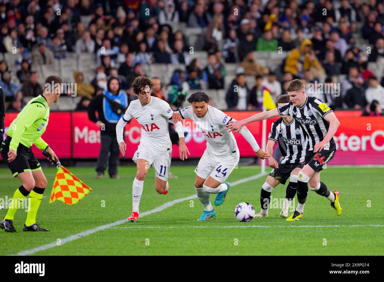 Alex Murphy of Newcastle competes for the ball with Dane Scarlett of ...