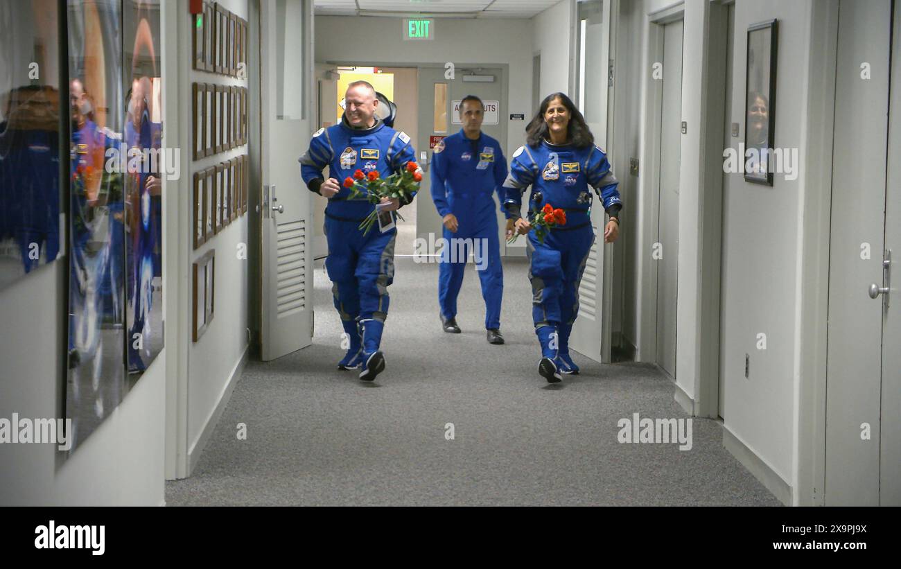 Boeing crew quarters hi-res stock photography and images - Alamy