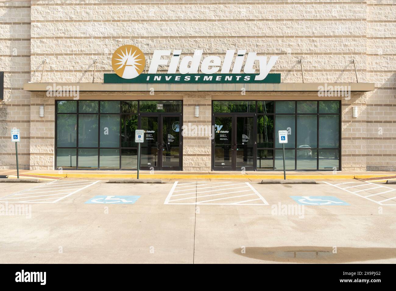 Houston, Texas, USA - April 7, 2024: A Fidelity branch in Houston ...