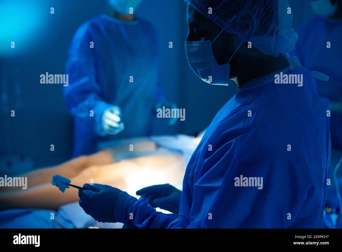 Surgical team doing operation patient hi-res stock photography and ...