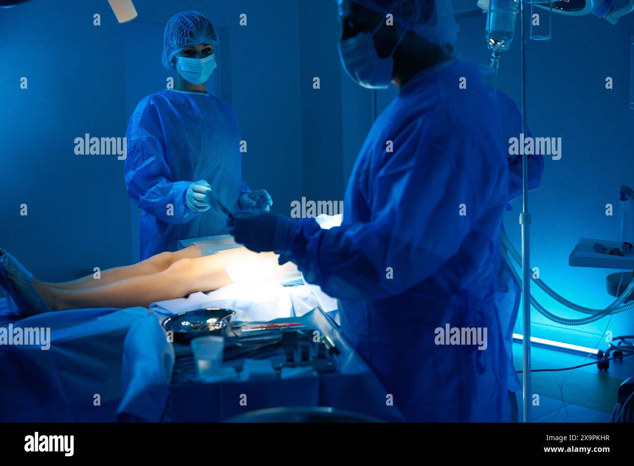 Performing surgeons conducting surgery hi-res stock photography and ...