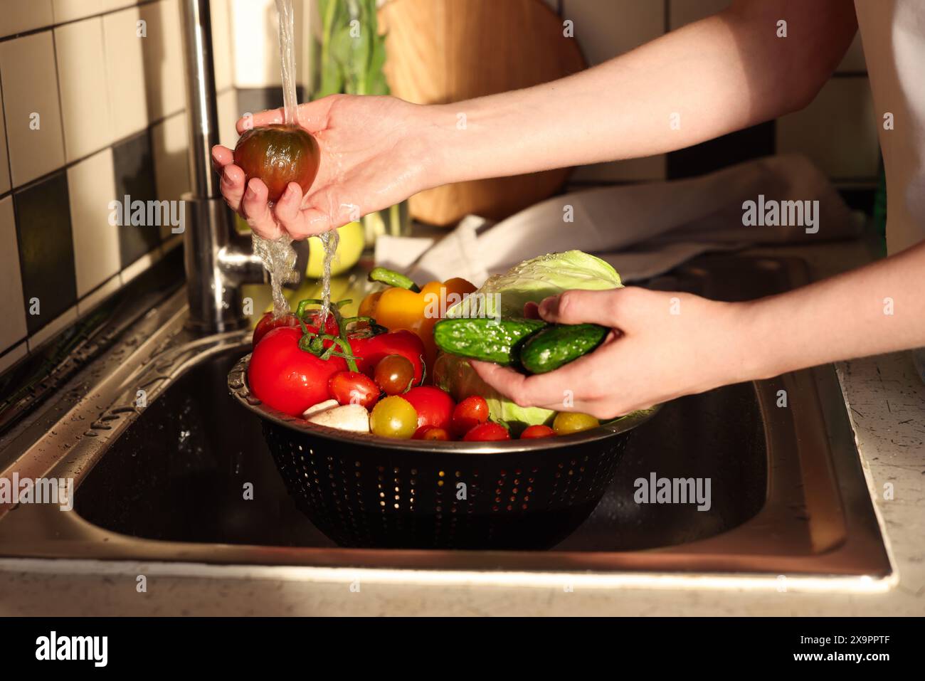 Wash vegetables female hands hi-res stock photography and images - Alamy