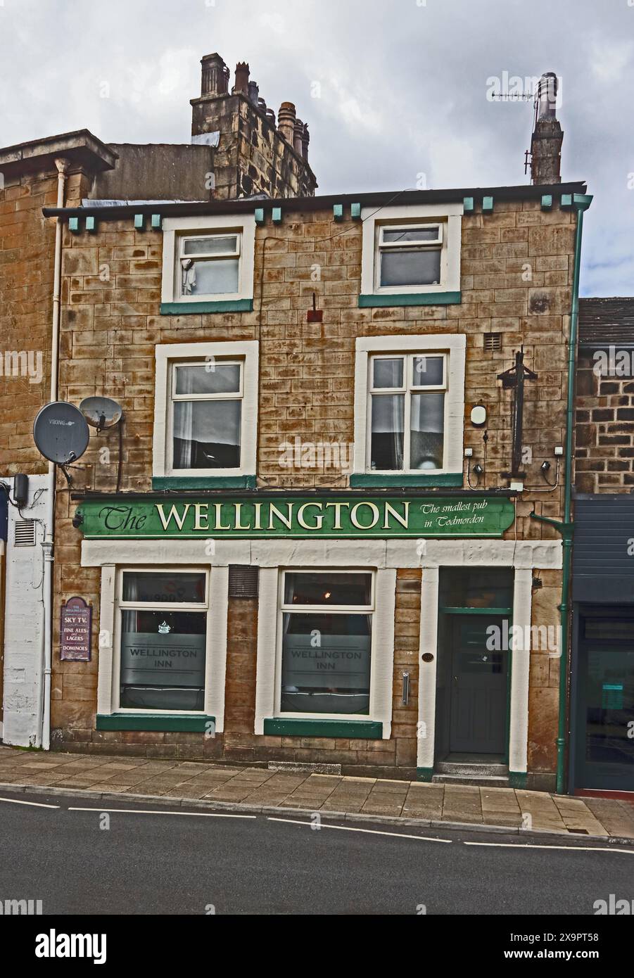 The Wellington Inn, the smallest pub in Todmorden Stock Photo - Alamy