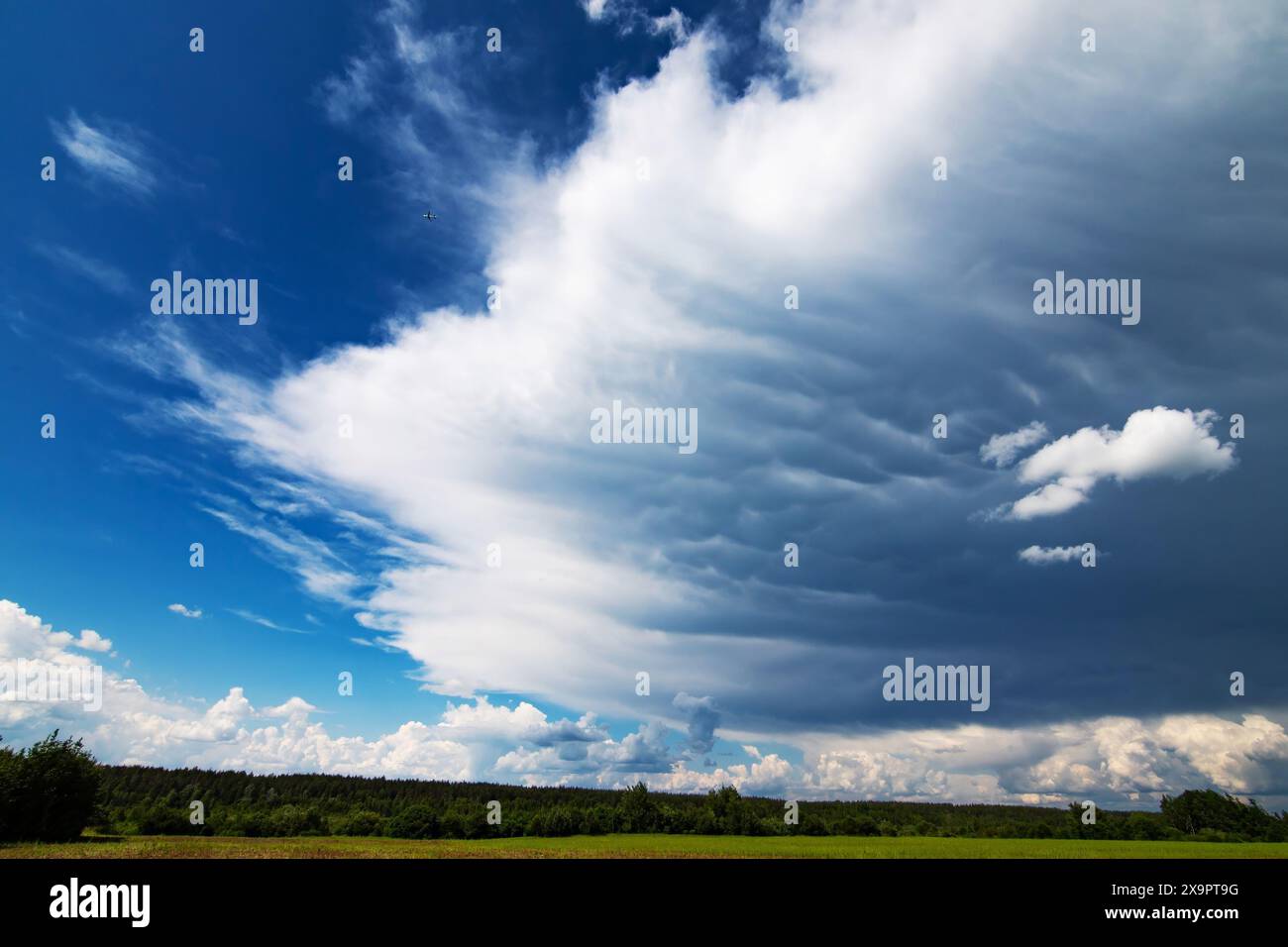 Mammatus Clouds. Heading into the storm Stock Photo - Alamy