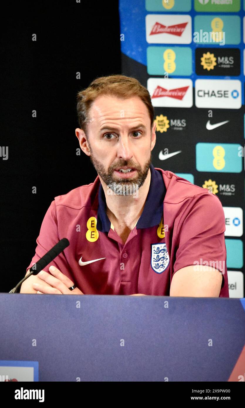 Head coach gareth southgate hi-res stock photography and images - Alamy