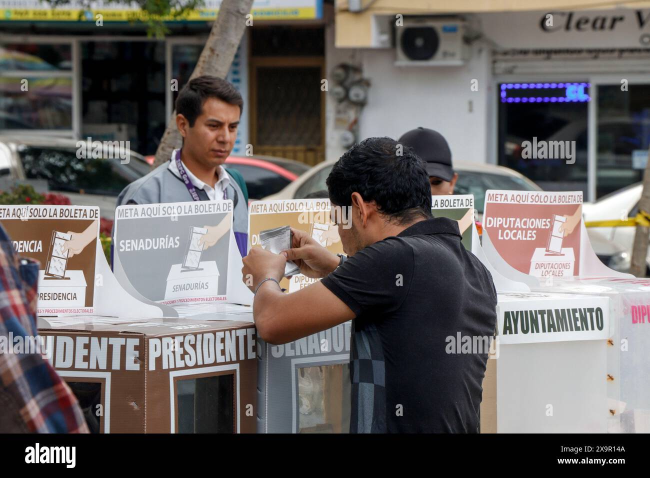 Chilpancingo, Guerrero, Mexico. 2nd June, 2024. The state police guard ...