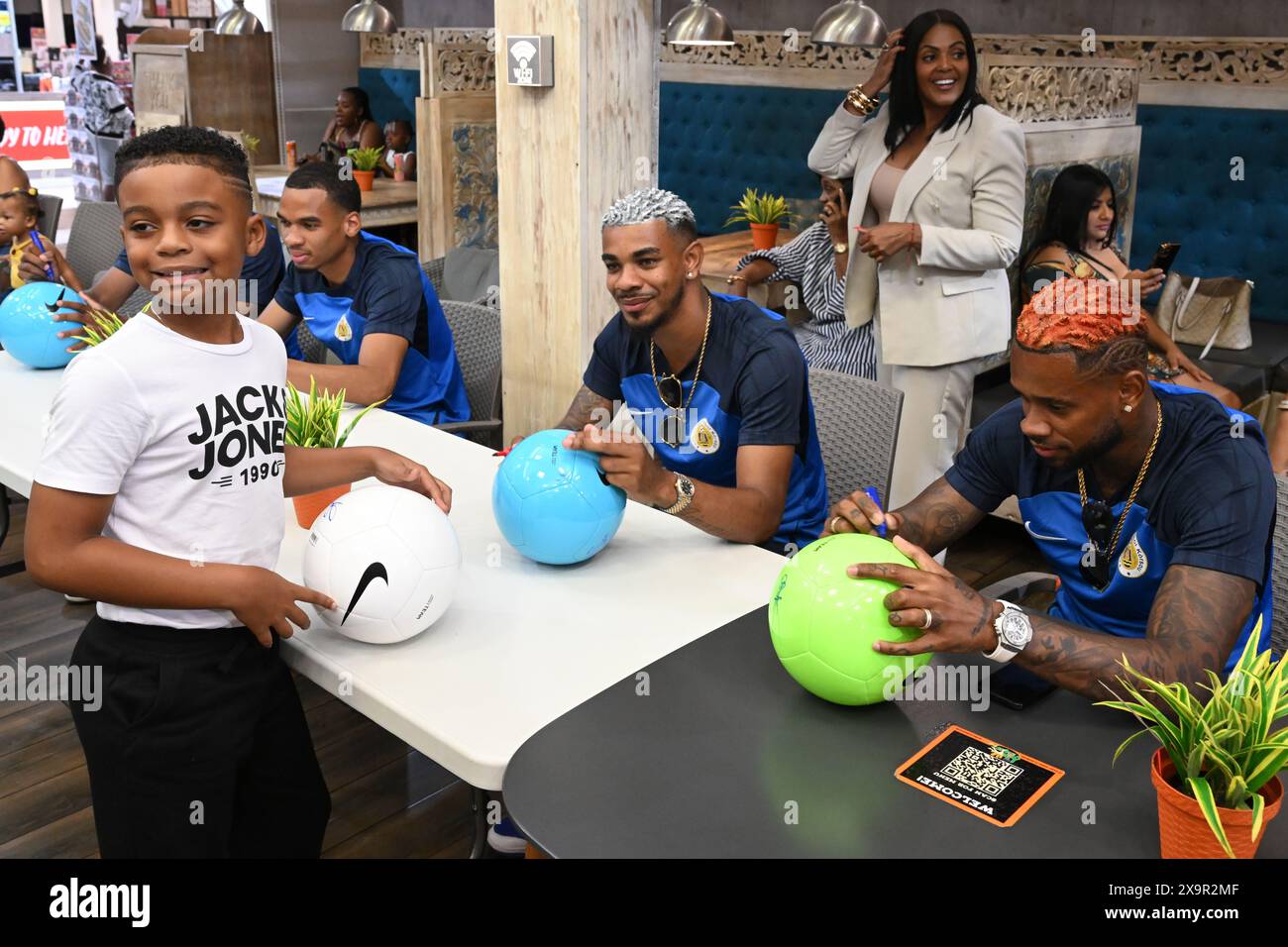 WILLEMSTAD - (l-r) Juninho Bacuna of Curacao, Leandro Bacuna of Curacao ...