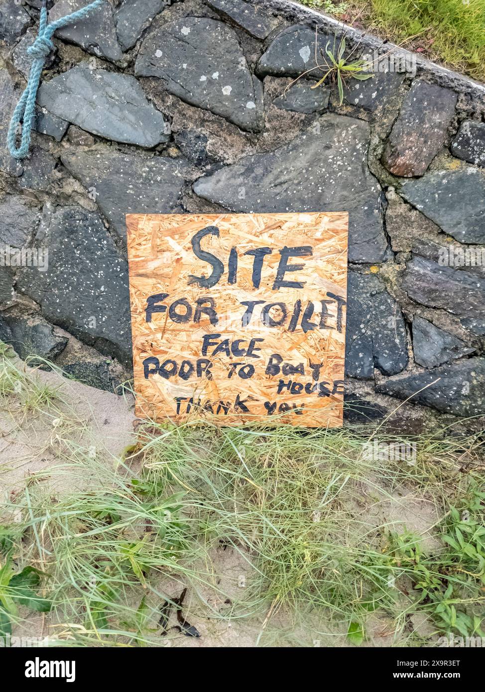 Sign explaining where to find the toilet at Portnoo harbour - County ...