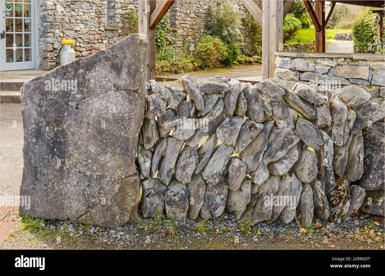 Irish stone architecture hi-res stock photography and images - Alamy