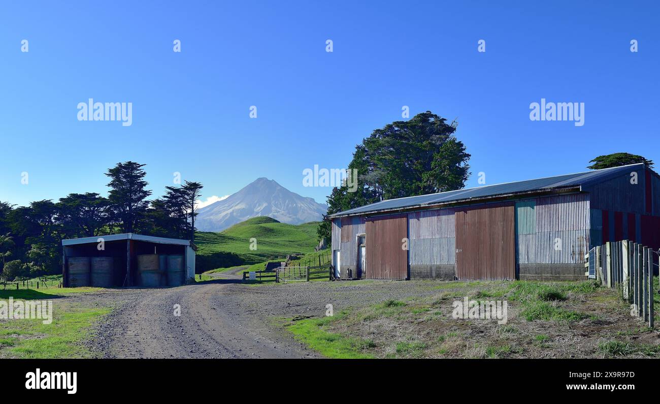 The stratovolcano of Mount Taranaki, New Zealand Stock Photo - Alamy