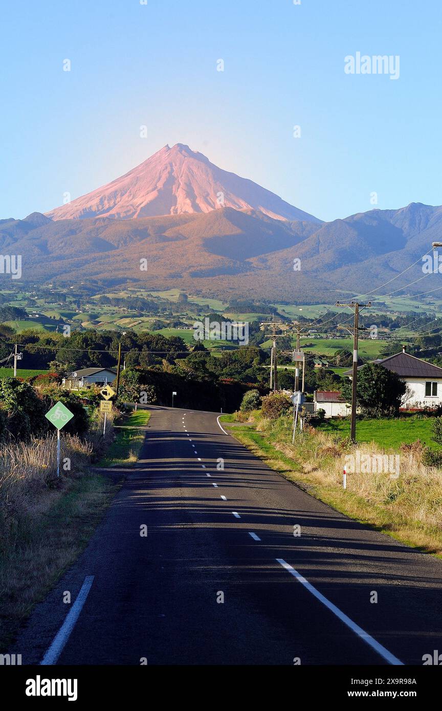 The stratovolcano of Mount Taranaki, New Zealand Stock Photo - Alamy