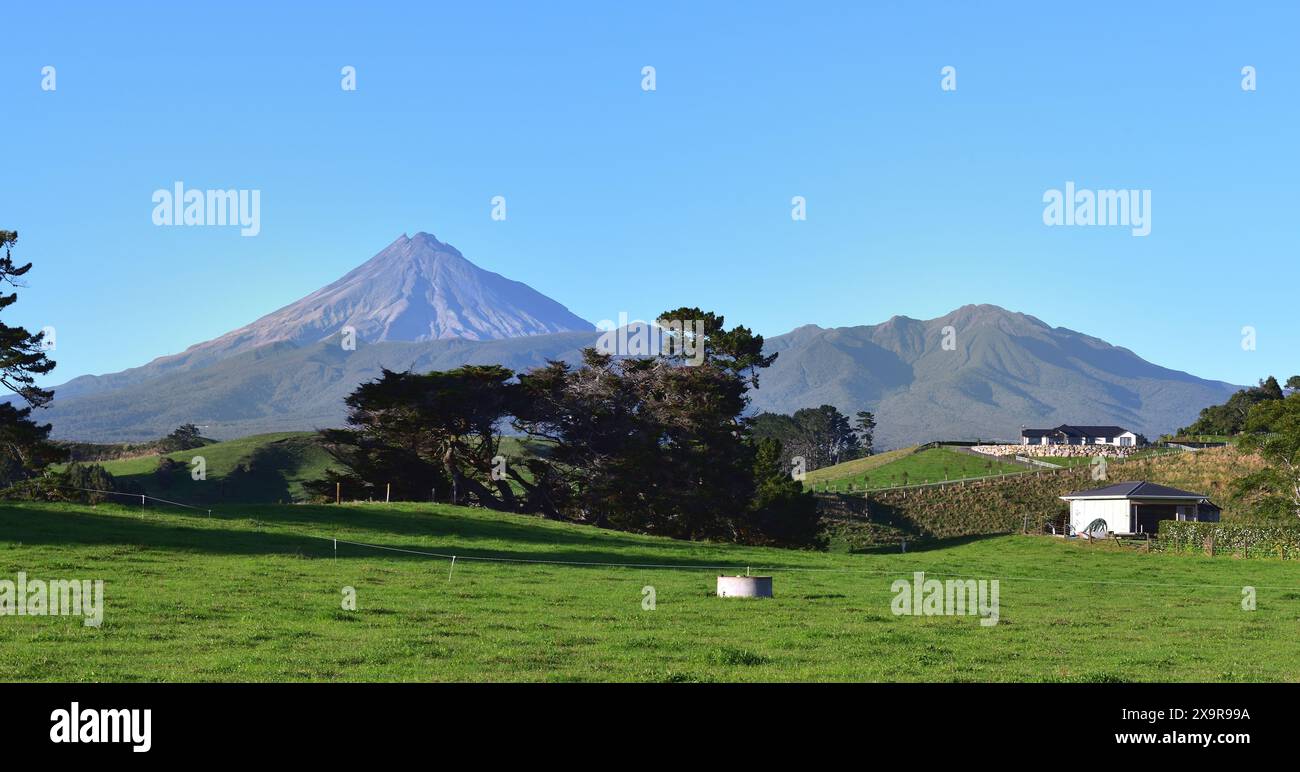 The stratovolcano of Mount Taranaki, New Zealand Stock Photo - Alamy