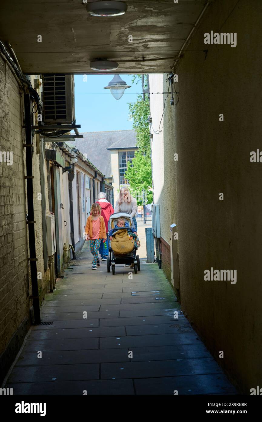 One of the weinds (small passages)leading off Garstang High Street ...