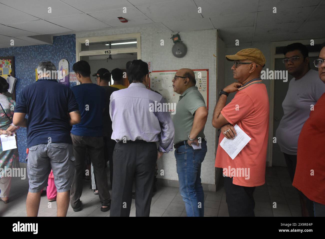 Kolkata, India. 01st June, 2024. People cast their votes in polling ...