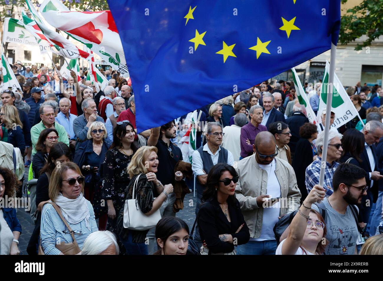 Rgazza hi-res stock photography and images - Alamy