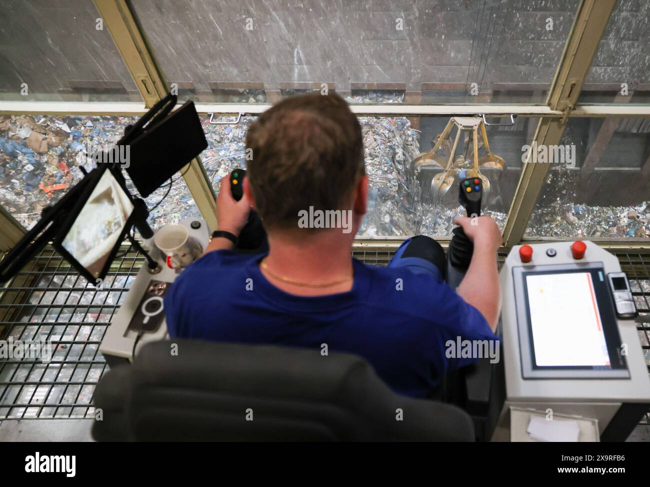 Bunker crane hi-res stock photography and images - Alamy