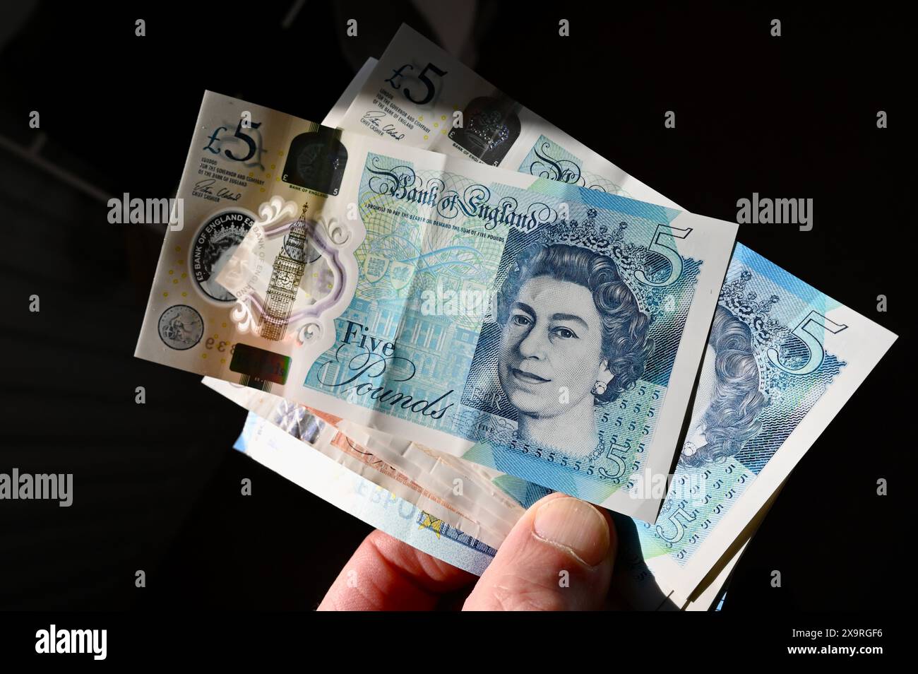 UK Sterling Five Pound Notes Stock Photo - Alamy