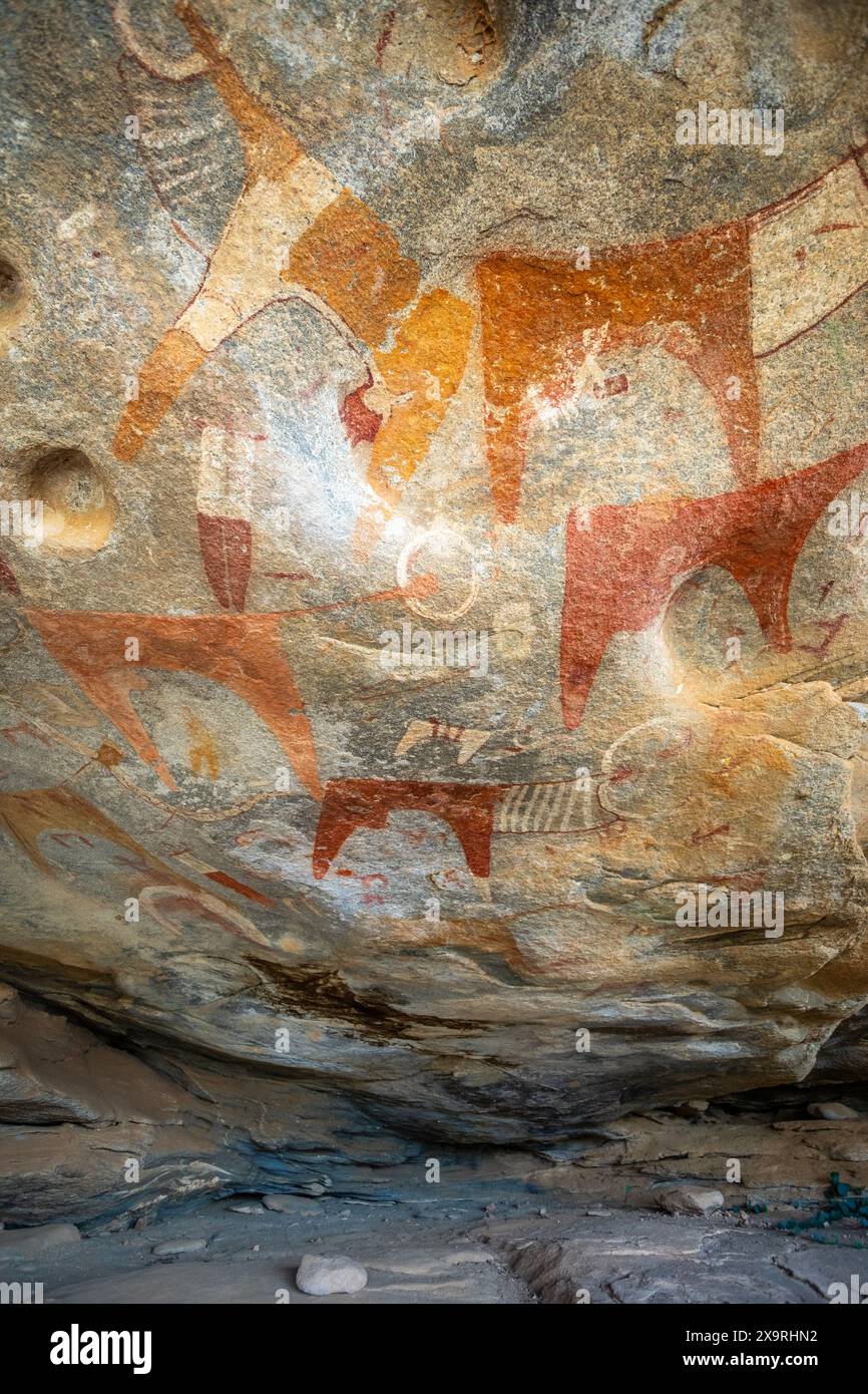 Ancient tribal rock artwork primitive carvings of cow figure, Laas Geel ...