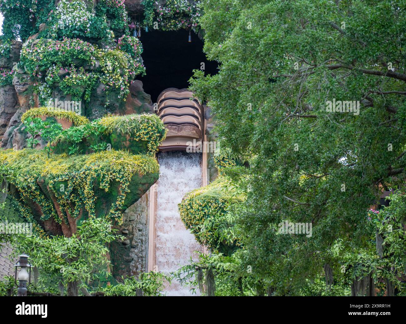 Log flume ride theme park hi-res stock photography and images - Alamy