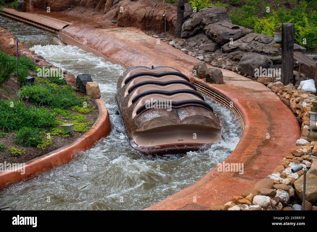 Log ride at theme park hi-res stock photography and images - Alamy