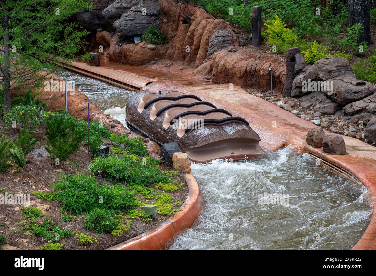 Water splash log flume ride hi-res stock photography and images - Alamy
