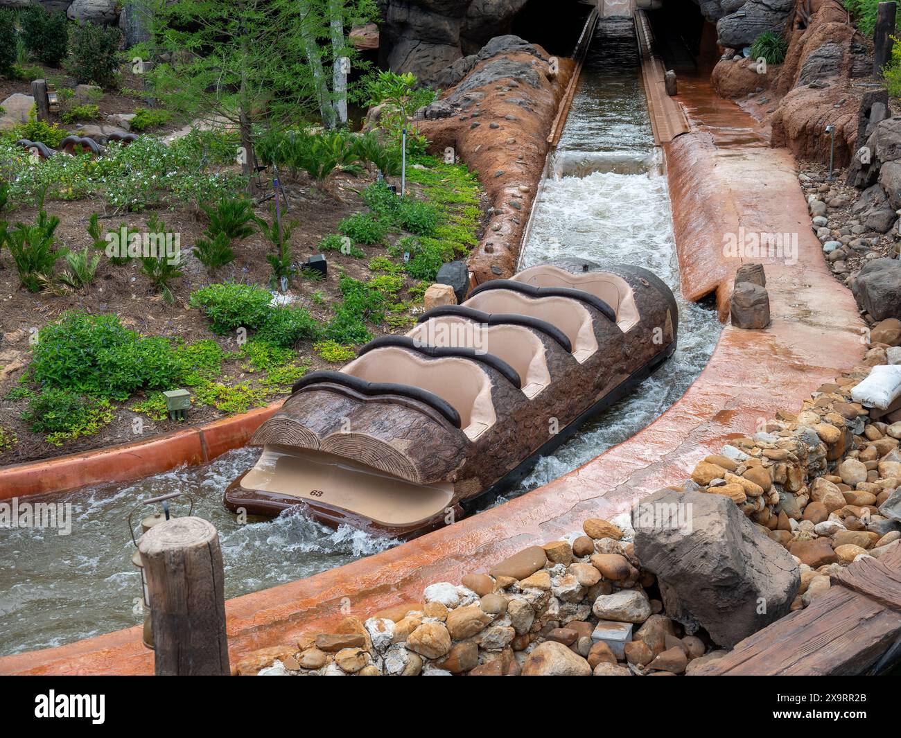 Family log flume hi-res stock photography and images - Alamy