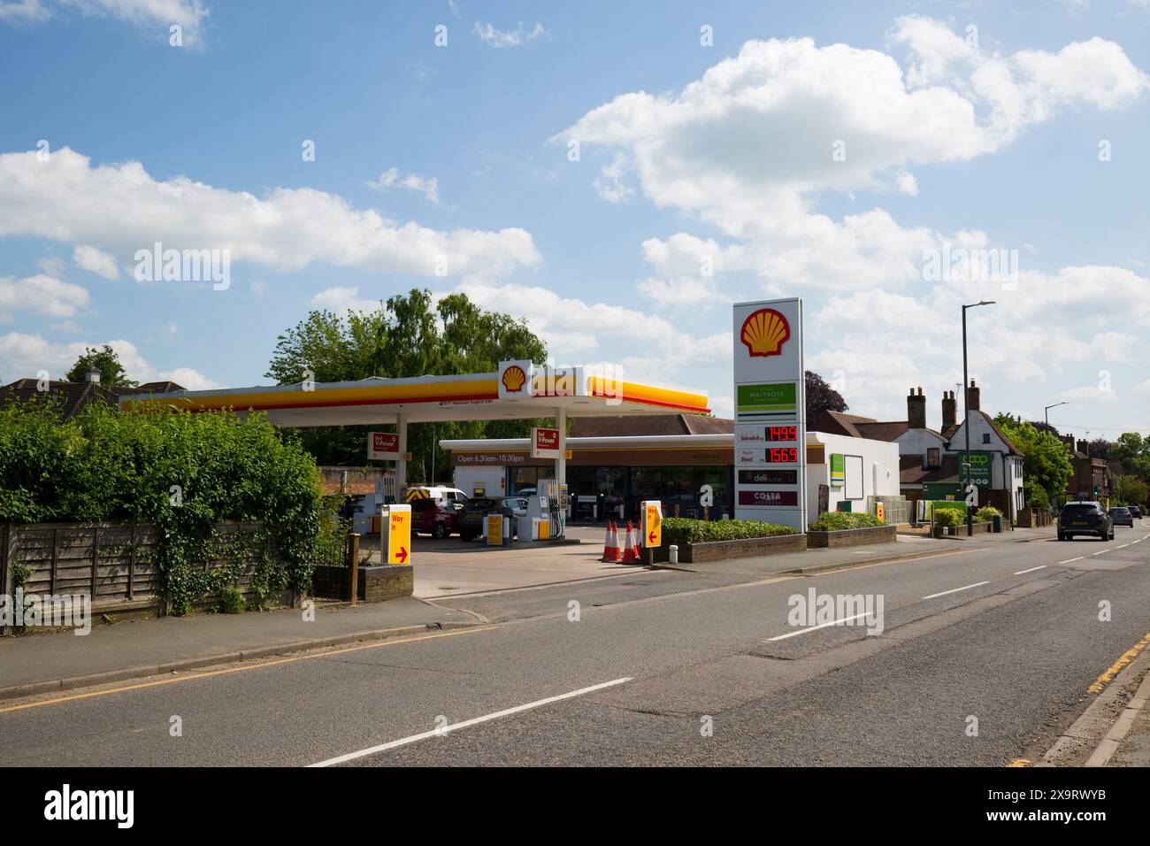 Shell Petrol Station London Road Sawbridgeworth Hertfordshire Stock ...
