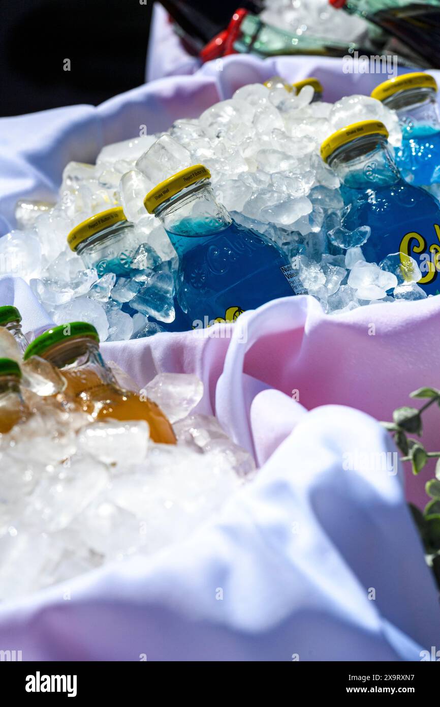 Ice cold bottled drinks in an ice bucket Stock Photo - Alamy