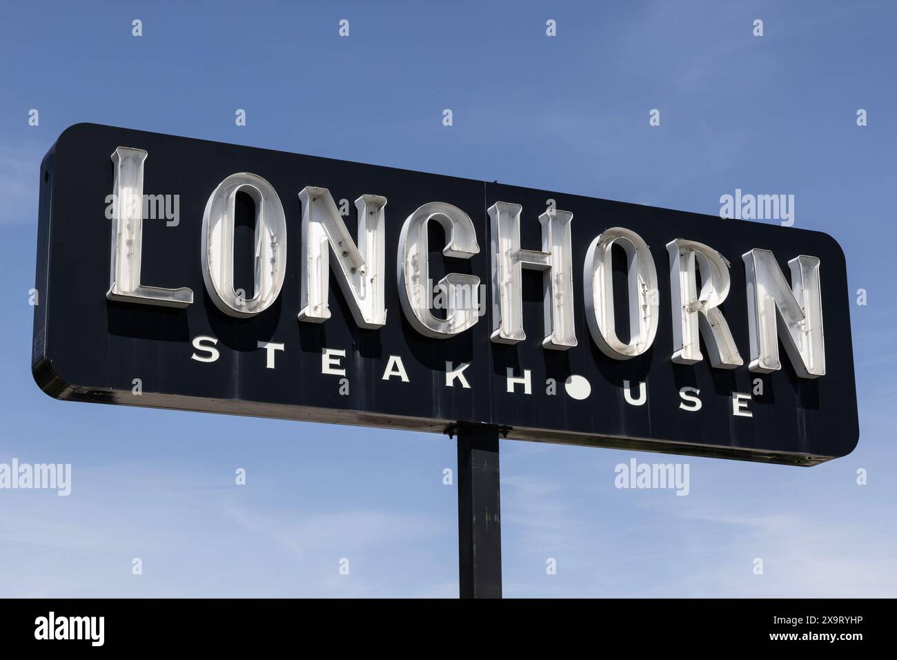 Moraine - May 31, 2024: LongHorn Steakhouse casual dining restaurant ...