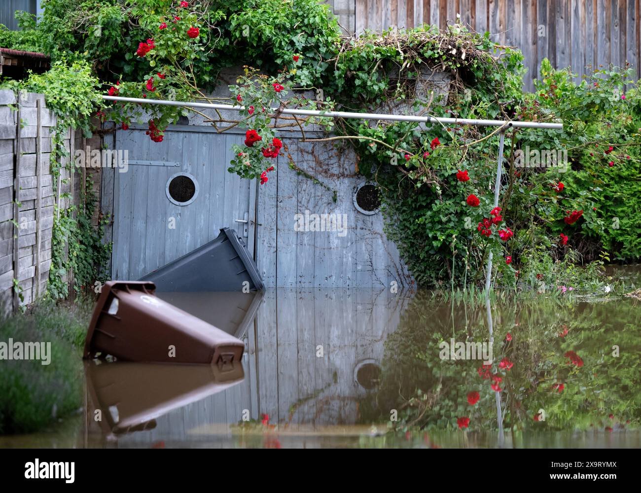 Garden driveway flood hi-res stock photography and images - Alamy