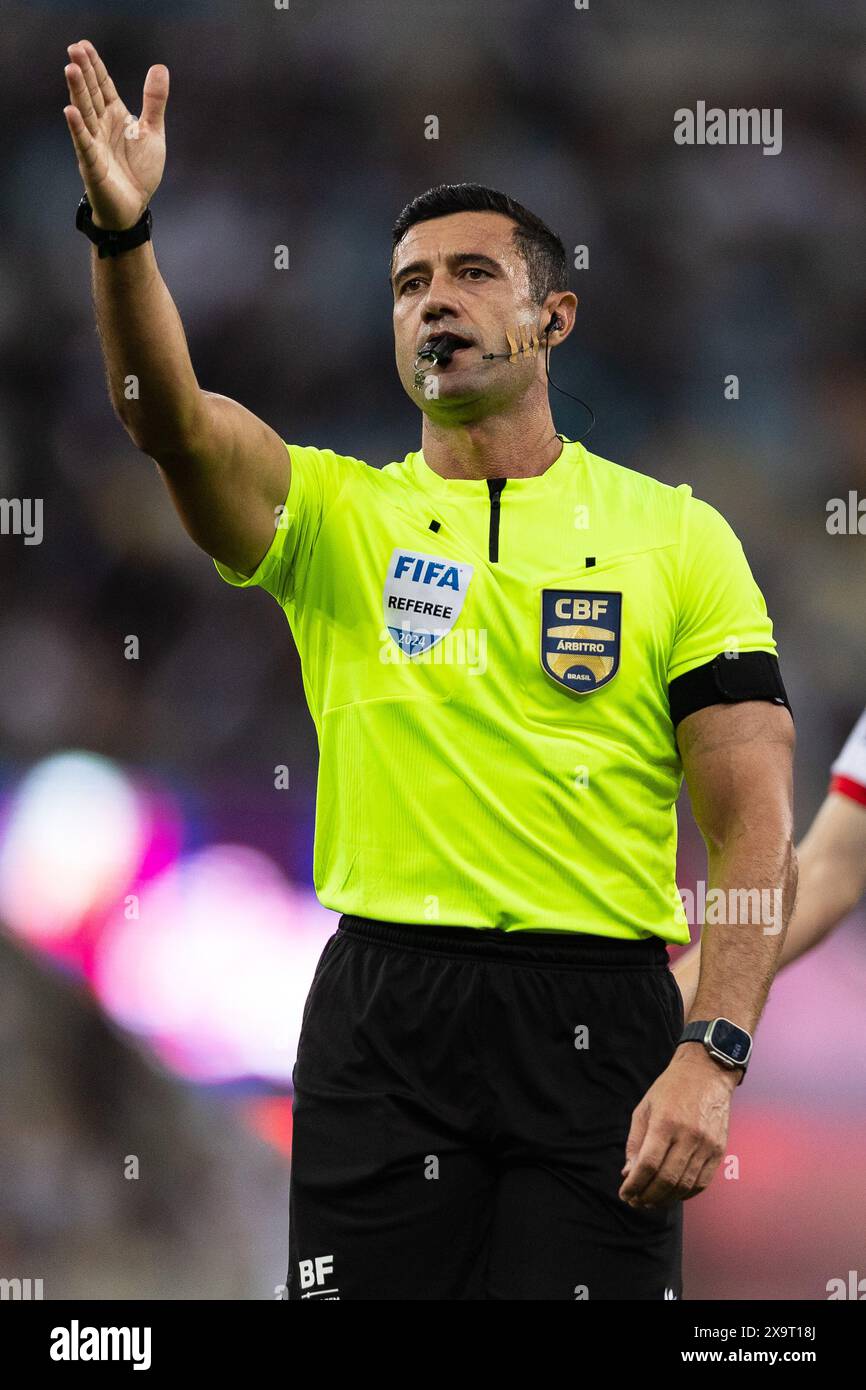 RIO DE JANEIRO, BRAZIL - JUNE 02: The Referee BRÁULIO DA SILVA MACHADO ...