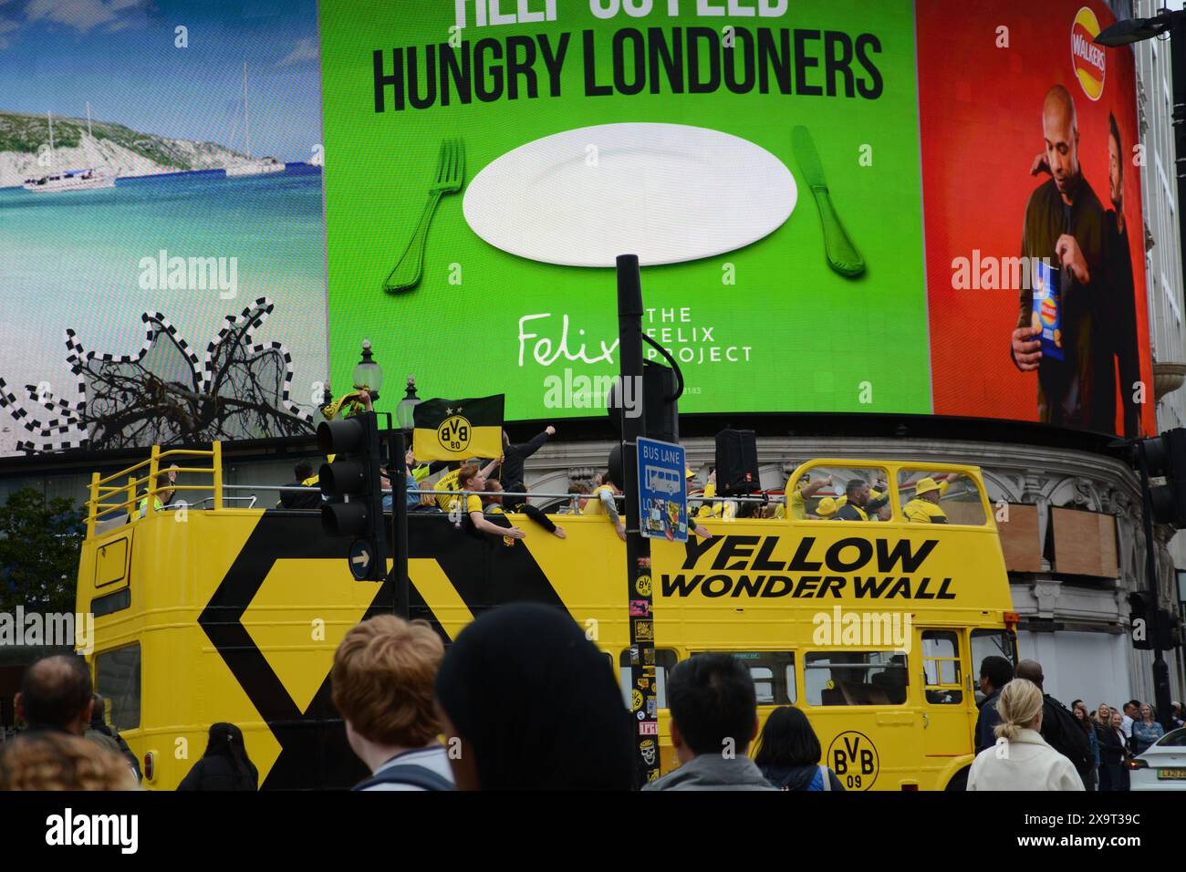 BVB - Dortmund fans travel through central London on a Yellow Wonder ...
