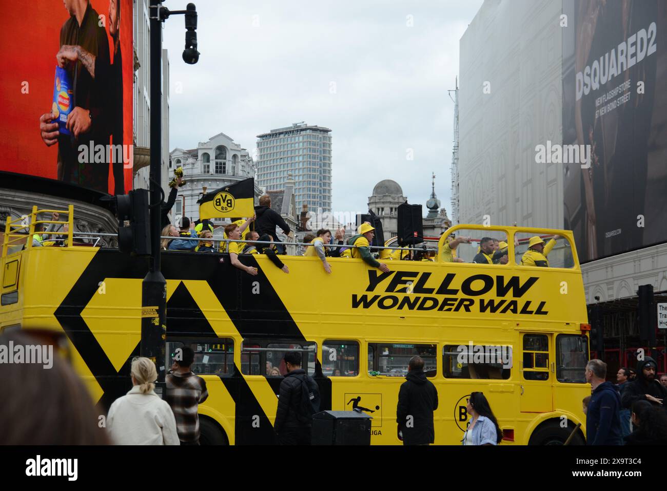 BVB - Dortmund fans travel through central London on a Yellow Wonder ...