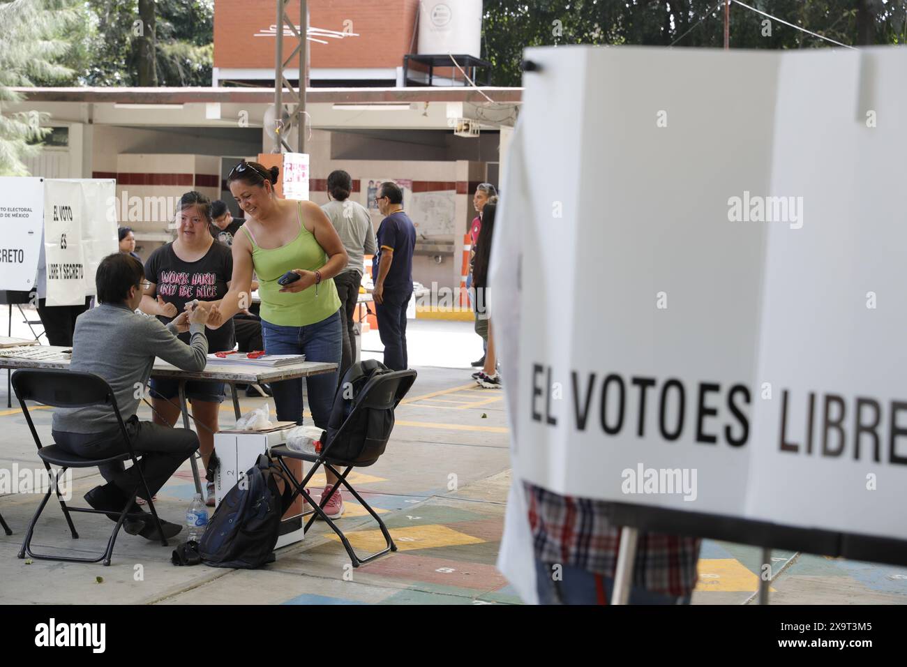 Mexico City, Mexico. 02nd June, 2024. Mexican citizens attend at ...