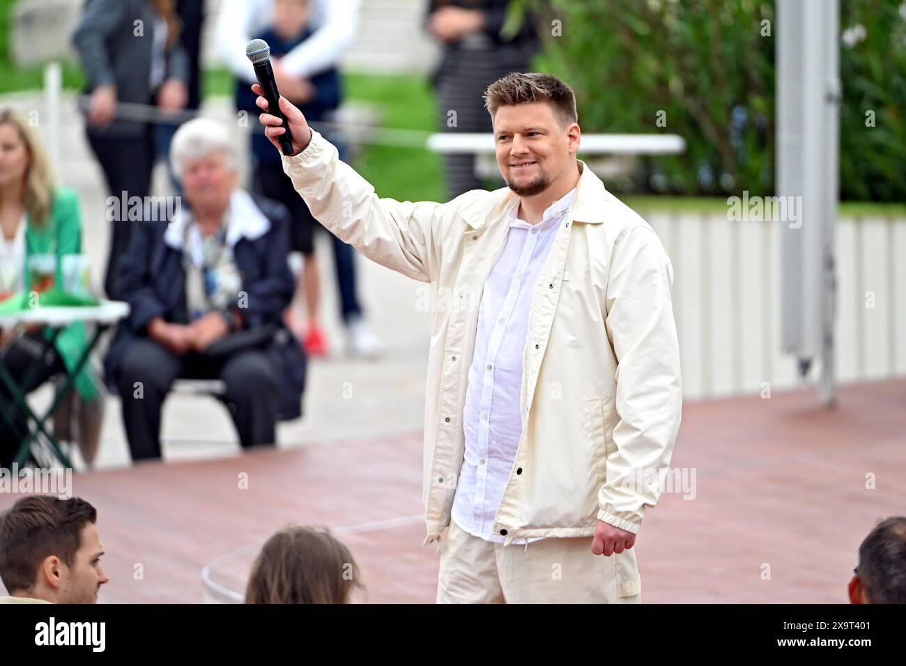ZDF - Fernsehgarten. Rapper H1 Heinz während der ZDF ...