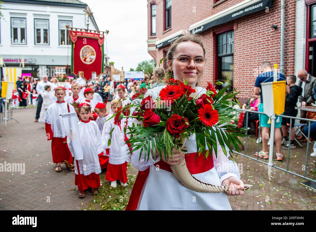 A woman leads a group of young kids during the "Boxmeerse Vaart ...