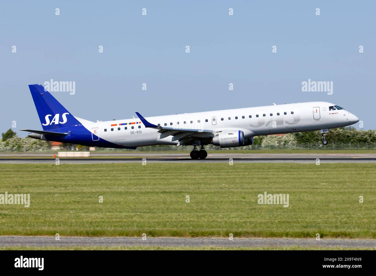 Copenhagen, Denmark. 21st May, 2024. A SAS Link Embraer 190 landing at ...