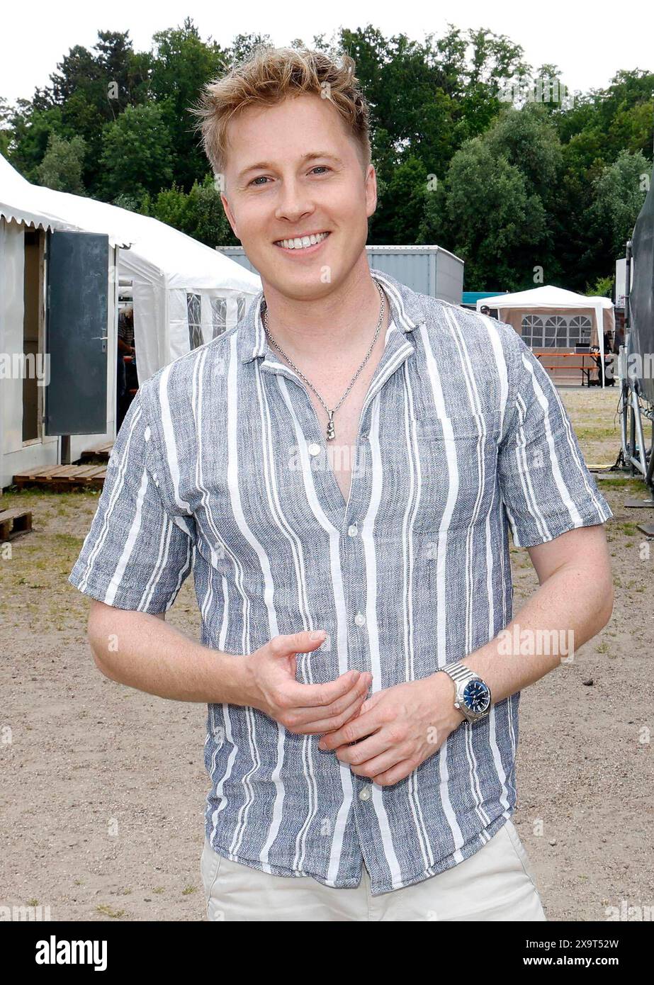 Daniel Sommer beim Open Air Schlager Olymp 2024 auf dem Berliner Festplatz. *** Daniel Sommer at ...