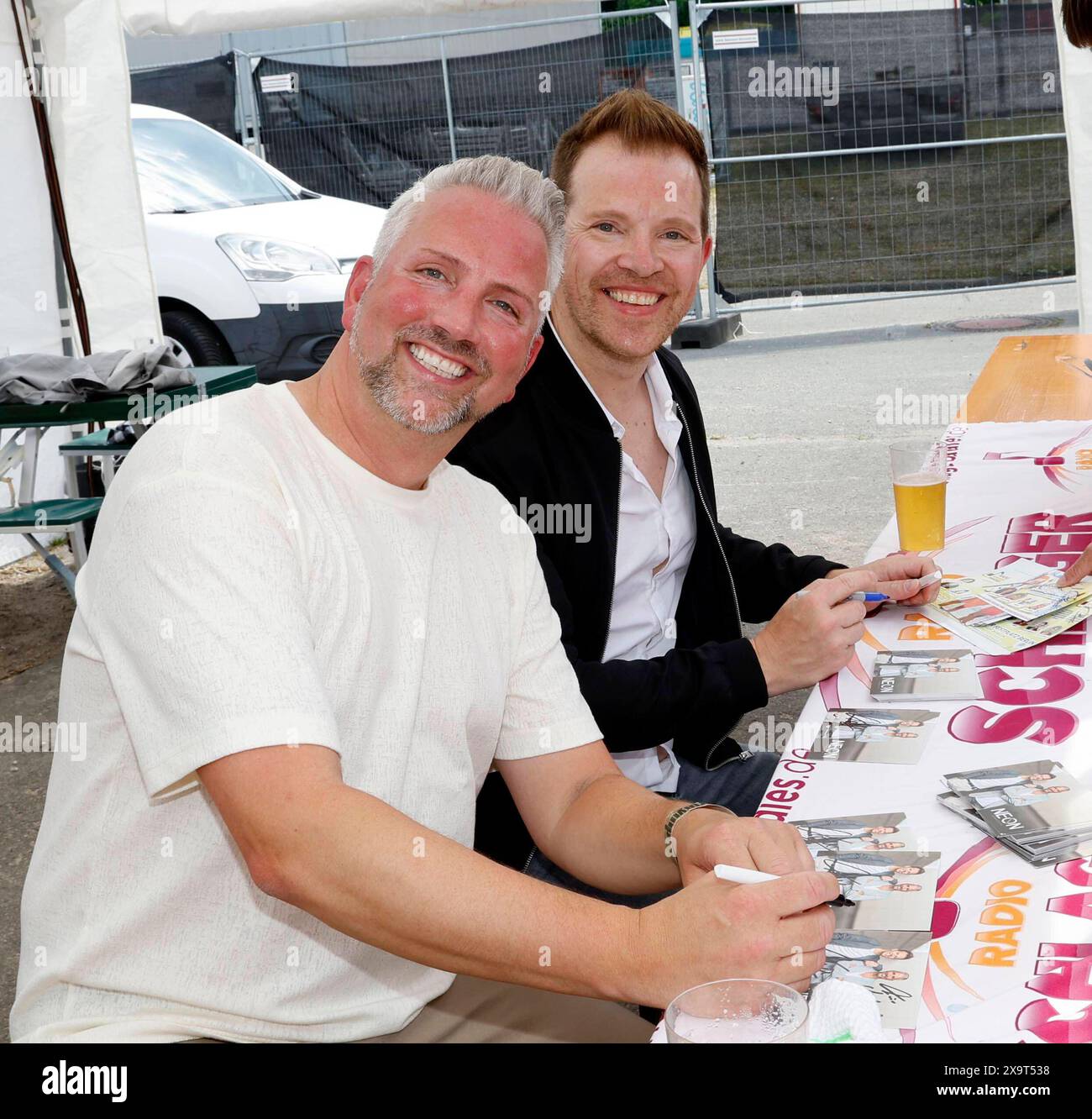 Die Jungs von Neon beim Open Air Schlager Olymp 2024 auf dem Berliner ...