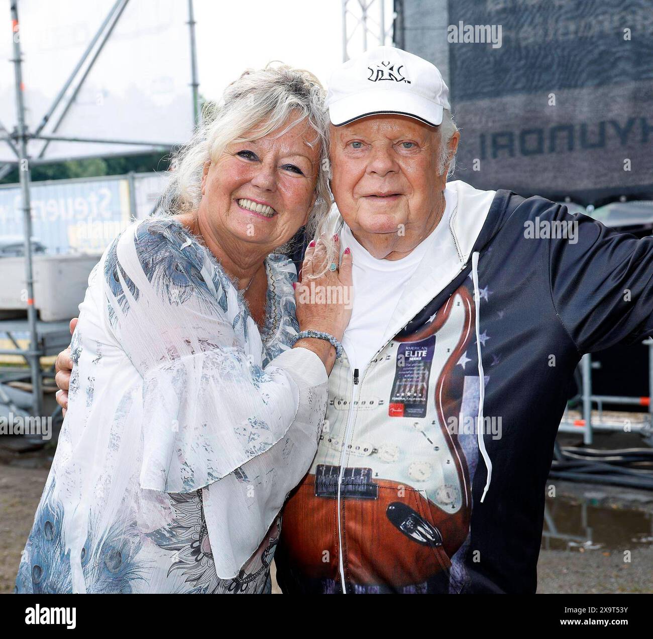 Graham Bonney mit Ehefrau Iris beim Open Air Schlager Olymp 2024 auf ...