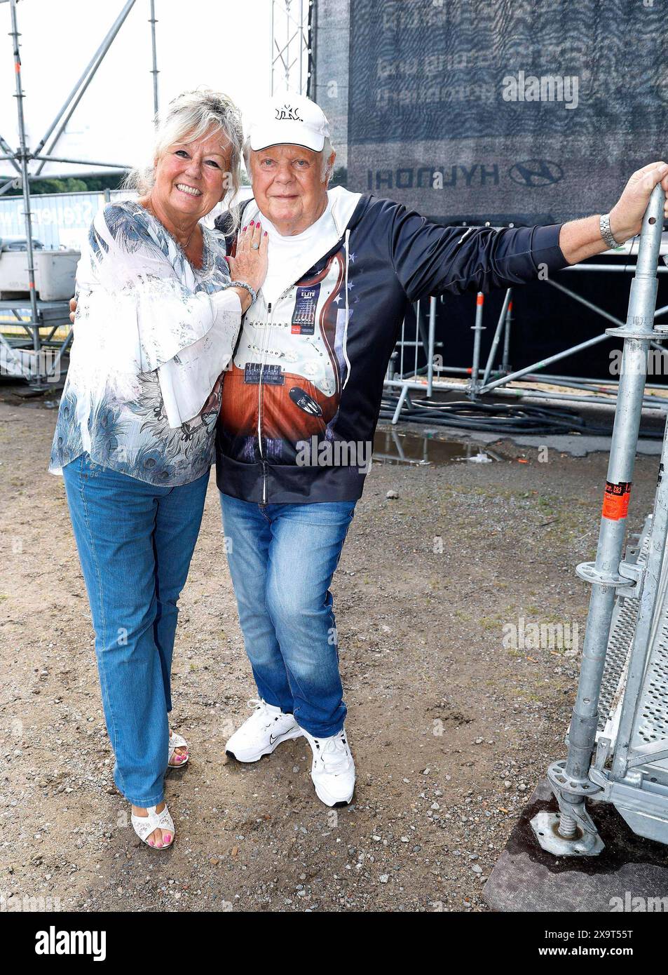 Graham Bonney mit Ehefrau Iris beim Open Air Schlager Olymp 2024 auf ...
