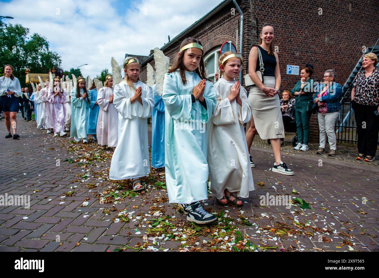 A group of girls is seen wearing angel wings during the "Boxmeerse ...
