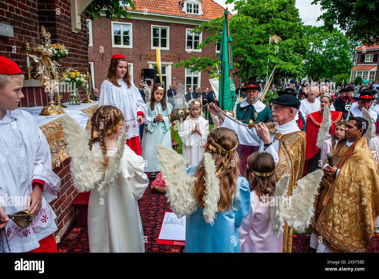 Incense is seen spreading along the altar during the "Boxmeerse Vaart ...