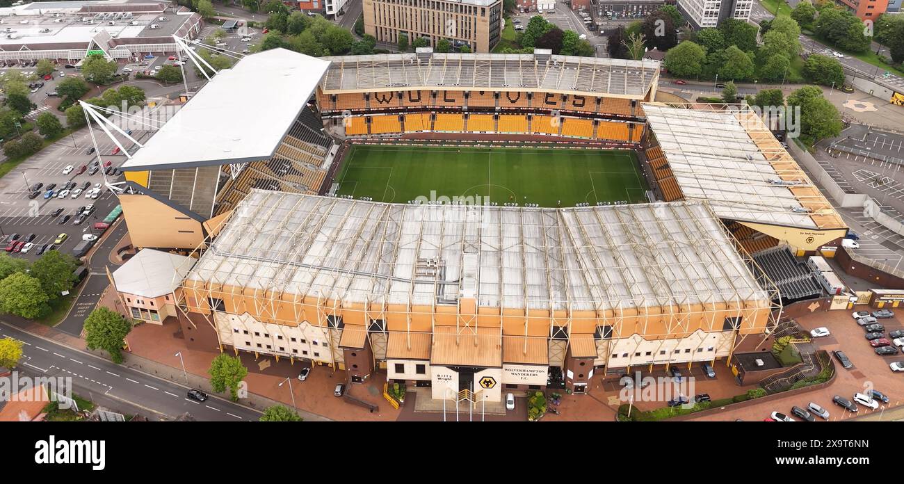 Wolverhampton Stadium from above Flight over the Molineux Stadium ...